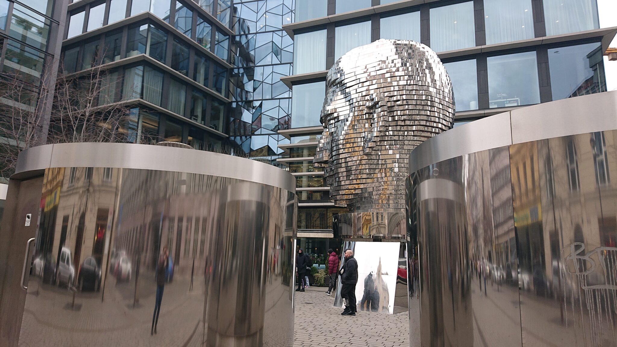 Kafkova hlava v Praze na Národní třídě - Cestovatelské tapas