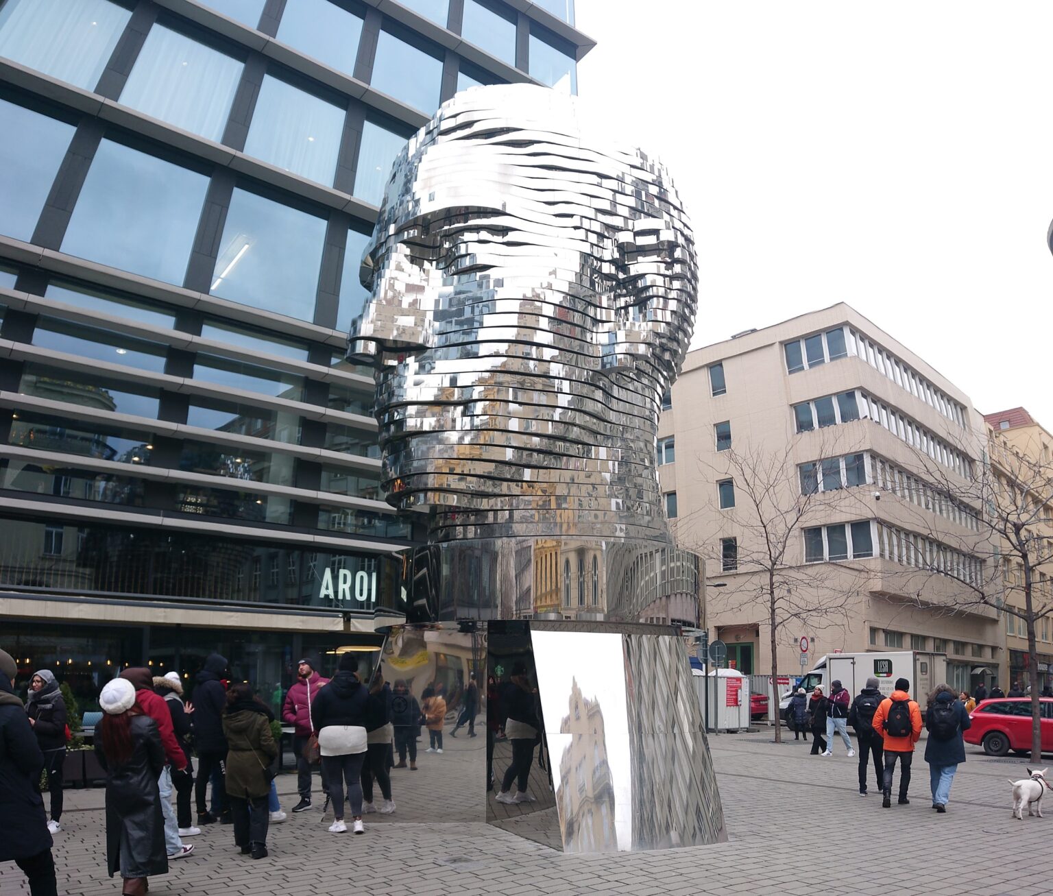 Kafkova hlava v Praze na Národní třídě - Cestovatelské tapas